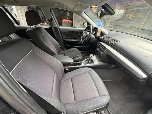 Melns BMW 120 2009 Kaišiadorys, ar dzinēja tilpumu 2.00 L un nobraukumu 271 tūkst. km par 2300 €, foto 9 vietnē AUTOMOTO.COM.LV