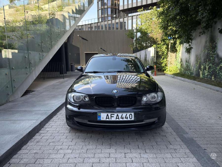 Melns BMW 120 2009 Viļņa, ar dzinēja tilpumu 2.00 L un nobraukumu 322 tūkst. km par 4500 €, foto 1 vietnē AUTOMOTO.COM.LV