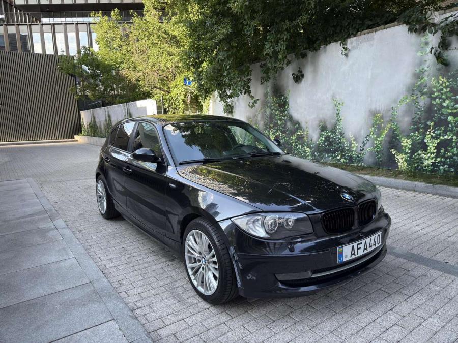 Melns BMW 120 2009 Viļņa, ar dzinēja tilpumu 2.00 L un nobraukumu 322 tūkst. km par 4500 €, foto 4 vietnē AUTOMOTO.COM.LV