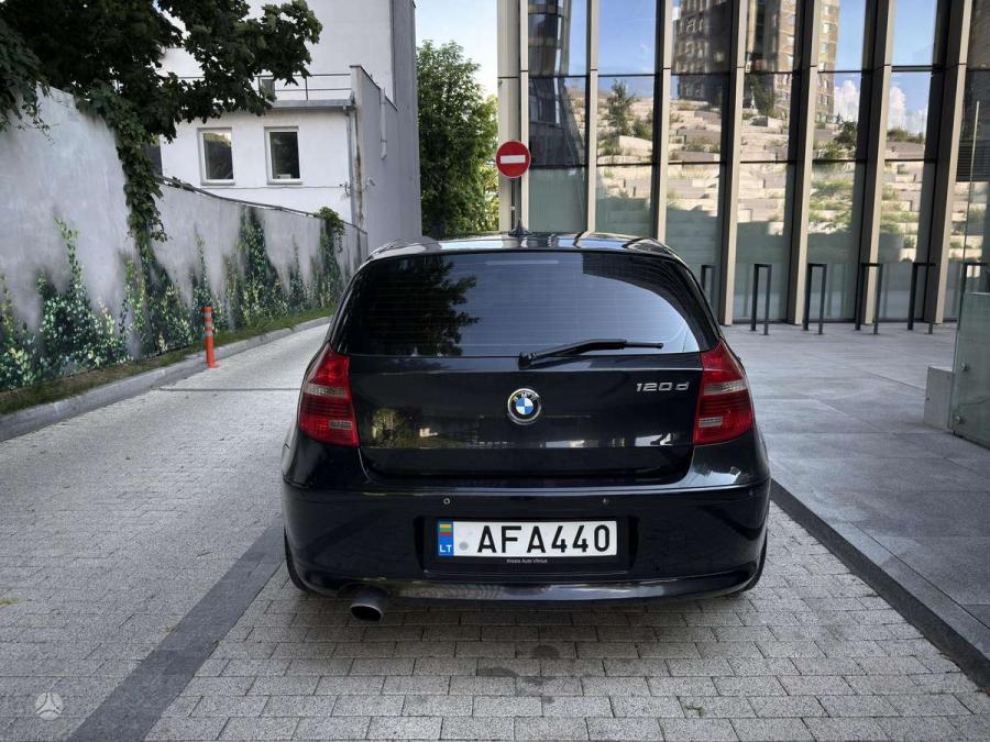 Melns BMW 120 2009 Viļņa, ar dzinēja tilpumu 2.00 L un nobraukumu 322 tūkst. km par 4500 €, foto 5 vietnē AUTOMOTO.COM.LV