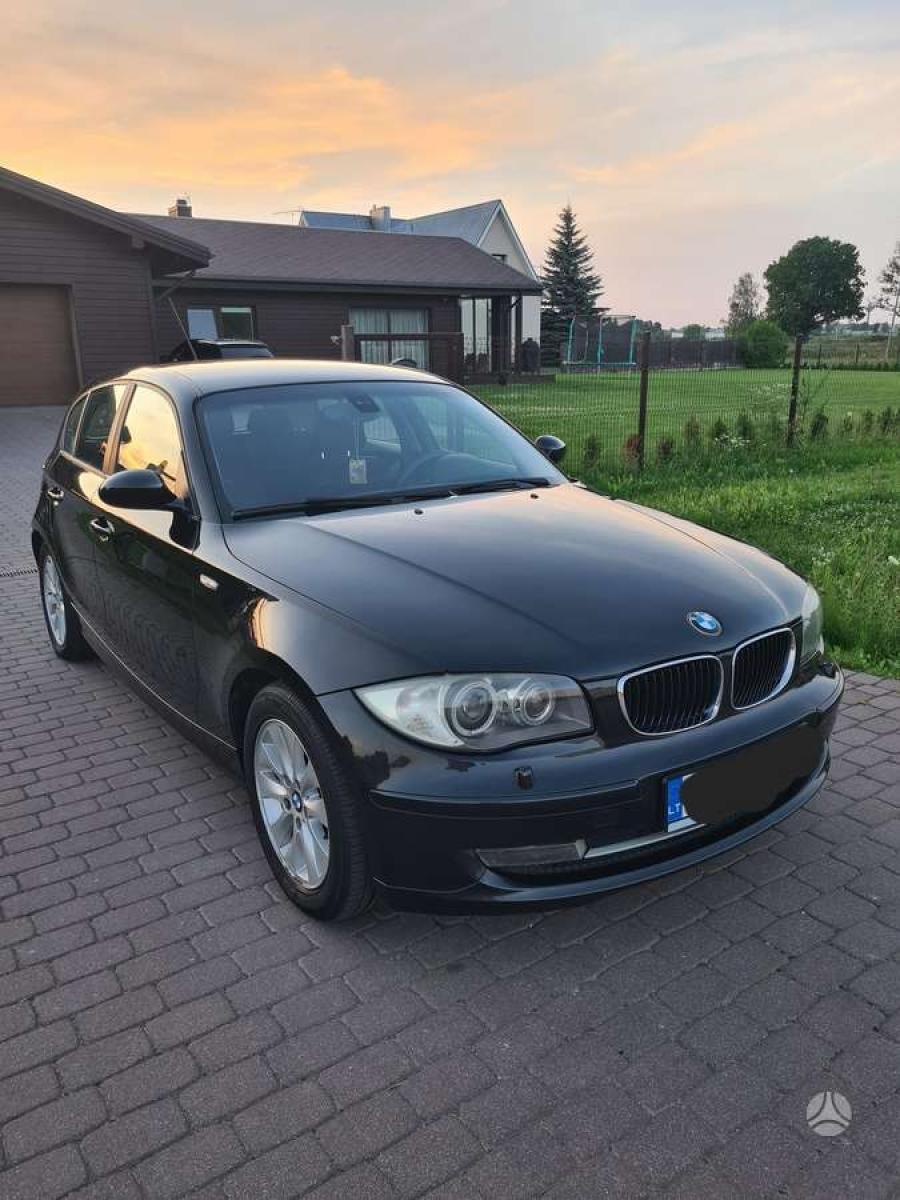 Black BMW 120 2009 in Kaisiadorys, with an engine capacity of 2.00 L and mileage of 270 thousand km for 2950 €, photo 1 on AUTOMOTO.COM.LV