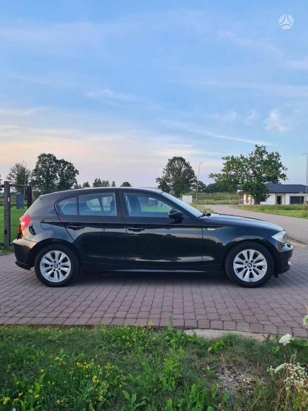 Black BMW 120 2009 in Kaisiadorys, with an engine capacity of 2.00 L and mileage of 270 thousand km for 2950 €, photo 8 on AUTOMOTO.COM.LV
