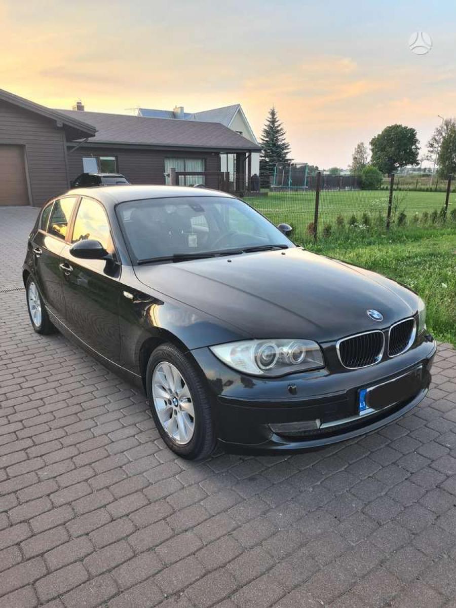 Black BMW 120 2009 in Kaisiadorys, with an engine capacity of 2.00 L and mileage of 270 thousand km for 2950 €, photo 10 on AUTOMOTO.COM.LV