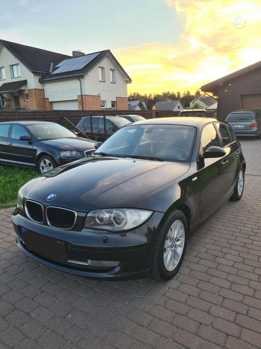 Black BMW 120 2009 in Kaisiadorys, with an engine capacity of 2.00 L and mileage of 270 thousand km for 2950 €, photo 11 on AUTOMOTO.COM.LV