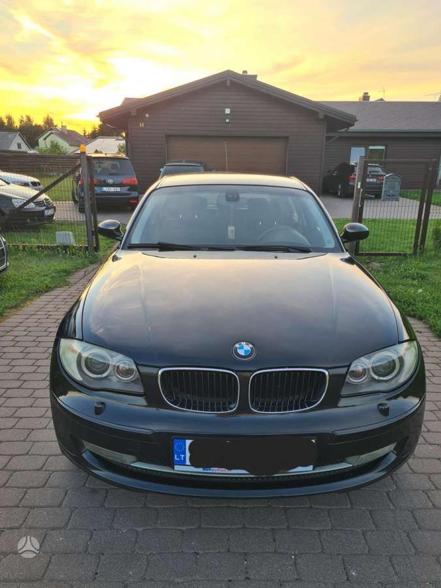 Black BMW 120 2009 in Kaisiadorys, with an engine capacity of 2.00 L and mileage of 270 thousand km for 2950 €, photo 12 on AUTOMOTO.COM.LV