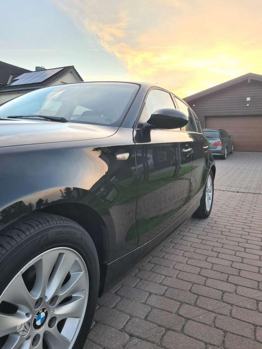 Black BMW 120 2009 in Kaisiadorys, with an engine capacity of 2.00 L and mileage of 270 thousand km for 2950 €, photo 14 on AUTOMOTO.COM.LV
