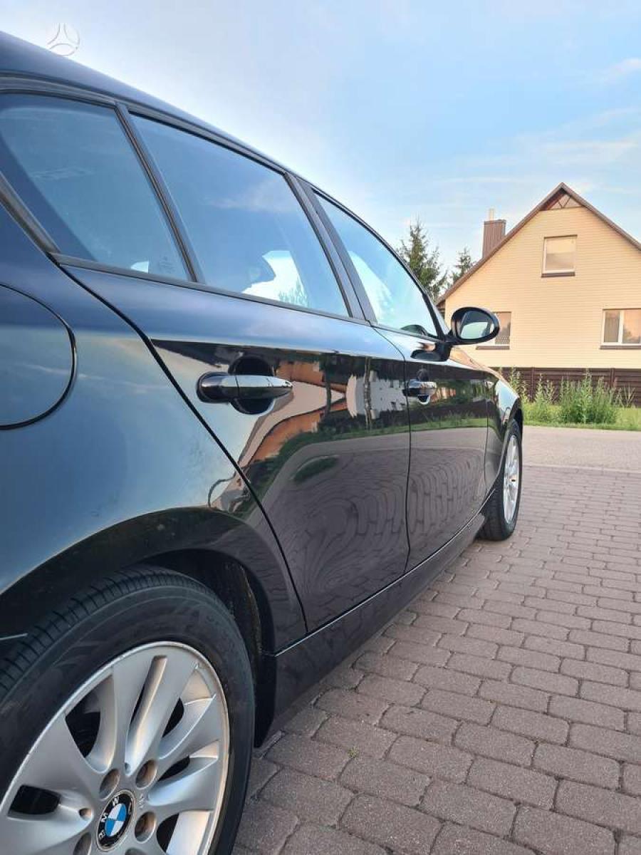 Black BMW 120 2009 in Kaisiadorys, with an engine capacity of 2.00 L and mileage of 270 thousand km for 2950 €, photo 16 on AUTOMOTO.COM.LV