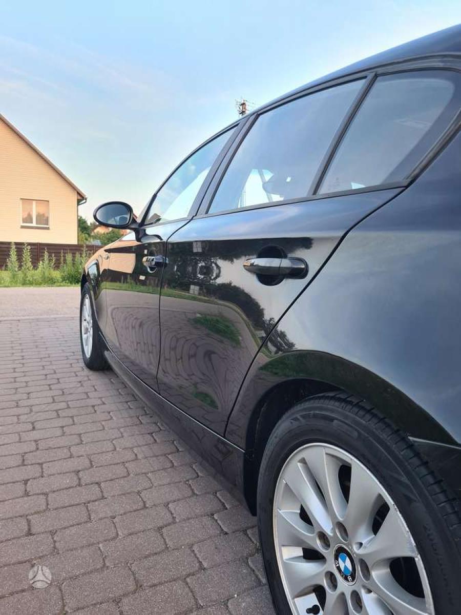 Black BMW 120 2009 in Kaisiadorys, with an engine capacity of 2.00 L and mileage of 270 thousand km for 2950 €, photo 17 on AUTOMOTO.COM.LV