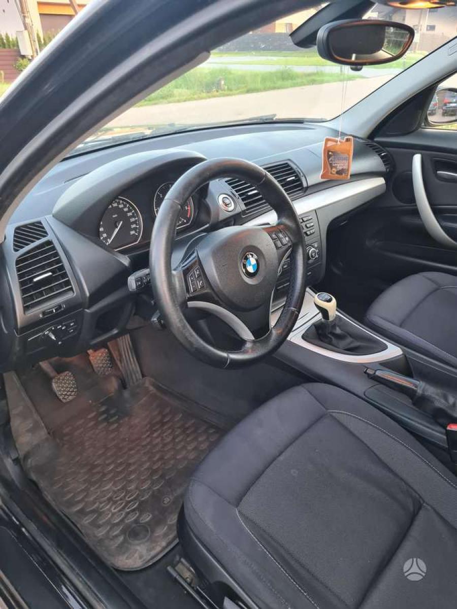 Black BMW 120 2009 in Kaisiadorys, with an engine capacity of 2.00 L and mileage of 270 thousand km for 2950 €, photo 19 on AUTOMOTO.COM.LV