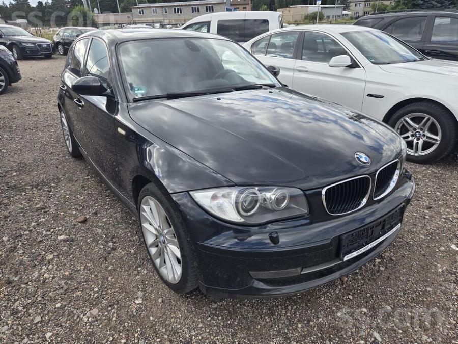 Black BMW 120 2009 in Bauska, with an engine capacity of 2.00 L and mileage of 272 thousand km for 5490 €, photo 1 on AUTOMOTO.COM.LV