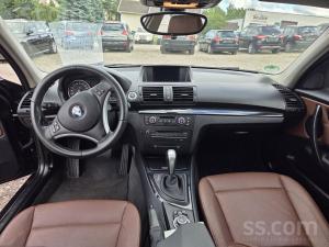 Black BMW 120 2009 in Bauska, with an engine capacity of 2.00 L and mileage of 272 thousand km for 5490 €, photo 4 on AUTOMOTO.COM.LV