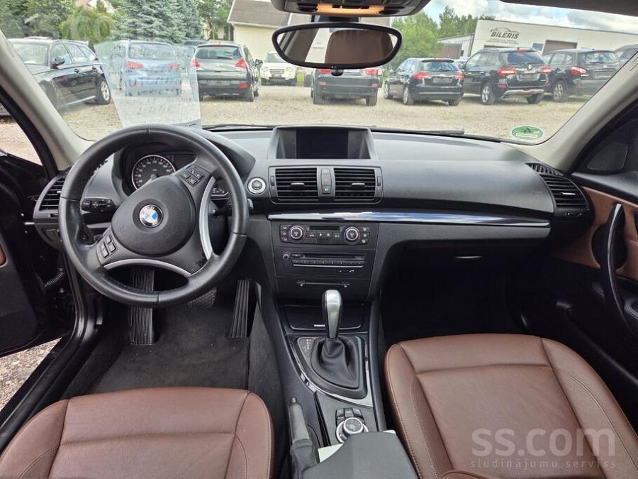 Black BMW 120 2009 in Bauska, with an engine capacity of 2.00 L and mileage of 272 thousand km for 5490 €, photo 4 on AUTOMOTO.COM.LV