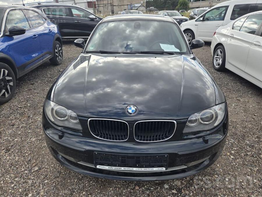 Black BMW 120 2009 in Bauska, with an engine capacity of 2.00 L and mileage of 272 thousand km for 5490 €, photo 10 on AUTOMOTO.COM.LV
