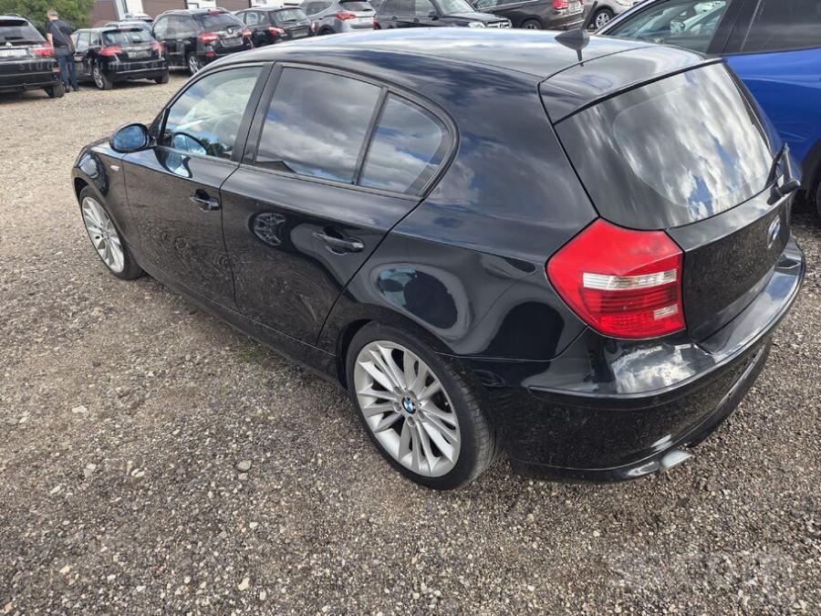 Black BMW 120 2009 in Bauska, with an engine capacity of 2.00 L and mileage of 272 thousand km for 5490 €, photo 11 on AUTOMOTO.COM.LV