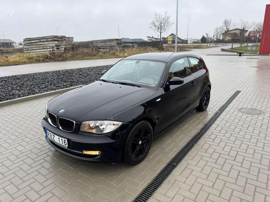 Melns BMW 120 2009 Kauņa, ar dzinēja tilpumu 2.00 L un nobraukumu 150 tūkst. km par 3300 €, foto 1 vietnē AUTOMOTO.COM.LV