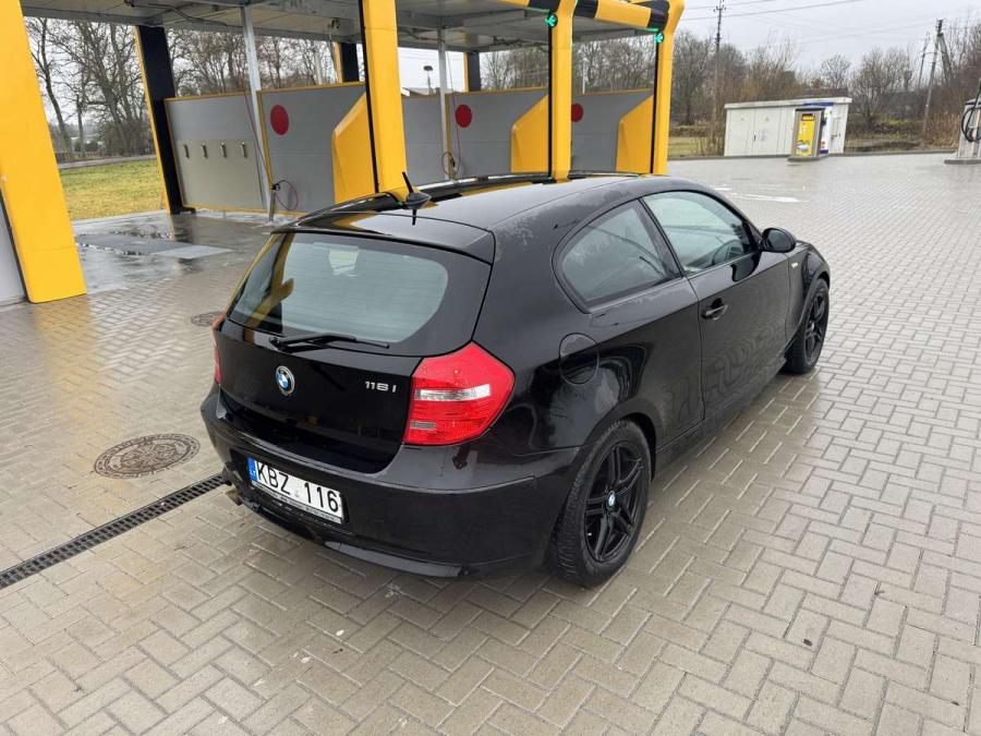 Melns BMW 120 2009 Kauņa, ar dzinēja tilpumu 2.00 L un nobraukumu 150 tūkst. km par 3300 €, foto 3 vietnē AUTOMOTO.COM.LV