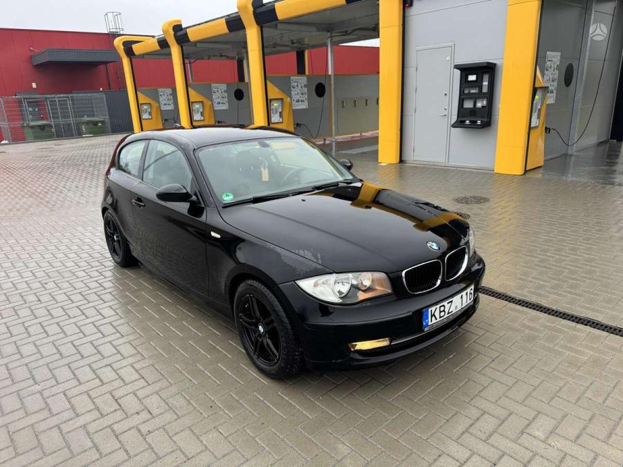 Melns BMW 120 2009 Kauņa, ar dzinēja tilpumu 2.00 L un nobraukumu 150 tūkst. km par 3300 €, foto 4 vietnē AUTOMOTO.COM.LV