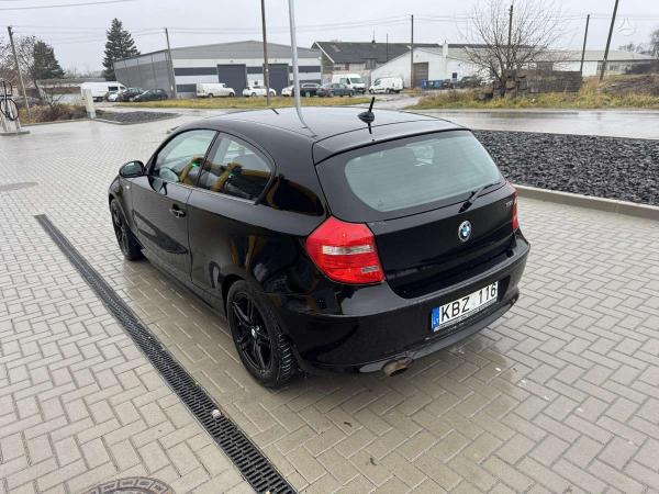 Melns BMW 120 2009 Kauņa, ar dzinēja tilpumu 2.00 L un nobraukumu 150 tūkst. km par 3300 €, foto 4 vietnē AUTOMOTO.COM.LV
