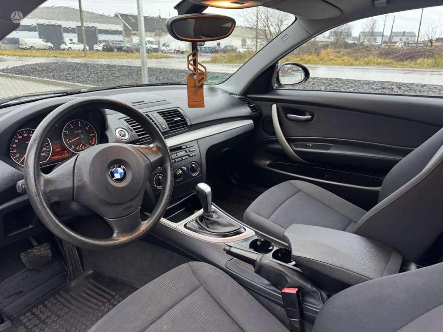 Melns BMW 120 2009 Kauņa, ar dzinēja tilpumu 2.00 L un nobraukumu 150 tūkst. km par 3300 €, foto 6 vietnē AUTOMOTO.COM.LV