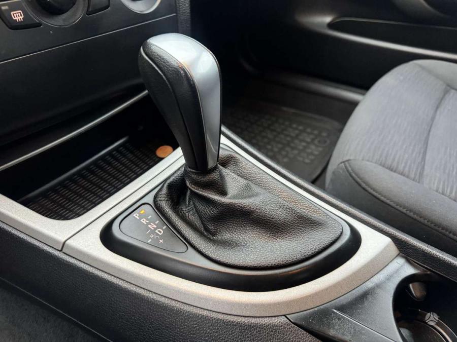 Melns BMW 120 2009 Kauņa, ar dzinēja tilpumu 2.00 L un nobraukumu 150 tūkst. km par 3300 €, foto 10 vietnē AUTOMOTO.COM.LV