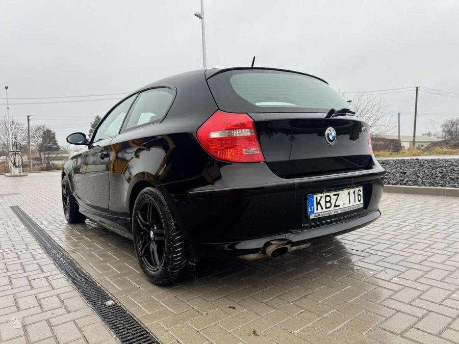 Melns BMW 120 2009 Kauņa, ar dzinēja tilpumu 2.00 L un nobraukumu 150 tūkst. km par 3300 €, foto 14 vietnē AUTOMOTO.COM.LV