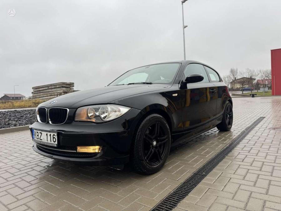 Melns BMW 120 2009 Kauņa, ar dzinēja tilpumu 2.00 L un nobraukumu 150 tūkst. km par 3300 €, foto 17 vietnē AUTOMOTO.COM.LV