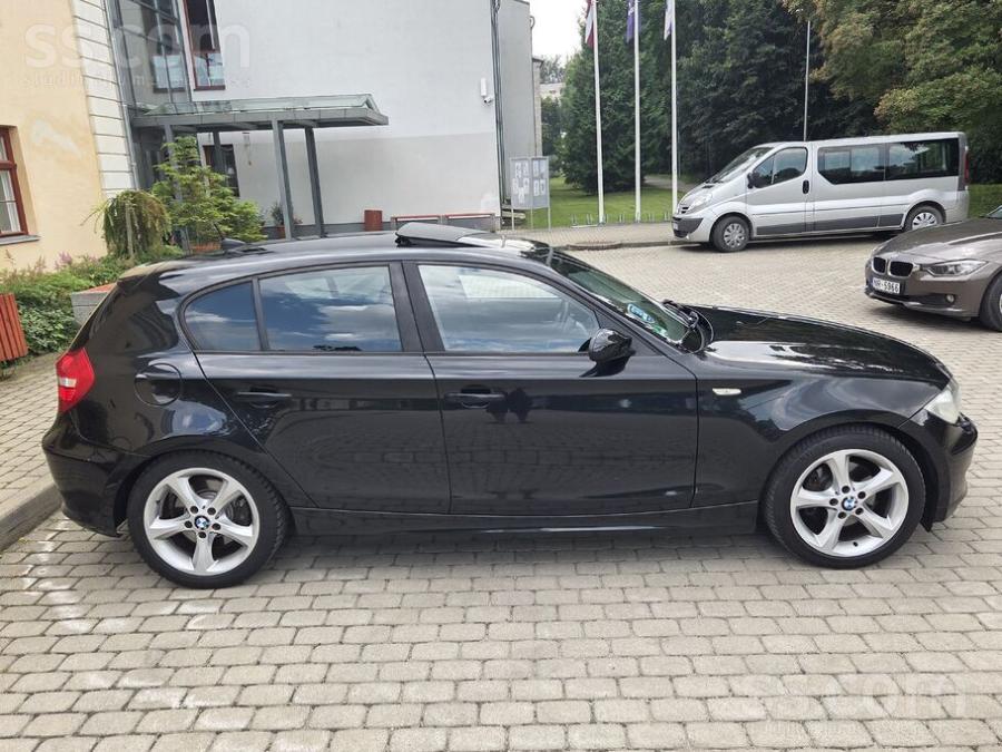 Black BMW 120 2009 in Bauska, with an engine capacity of 2.00 L and mileage of 289 thousand km for 4790 €, photo 5 on AUTOMOTO.COM.LV