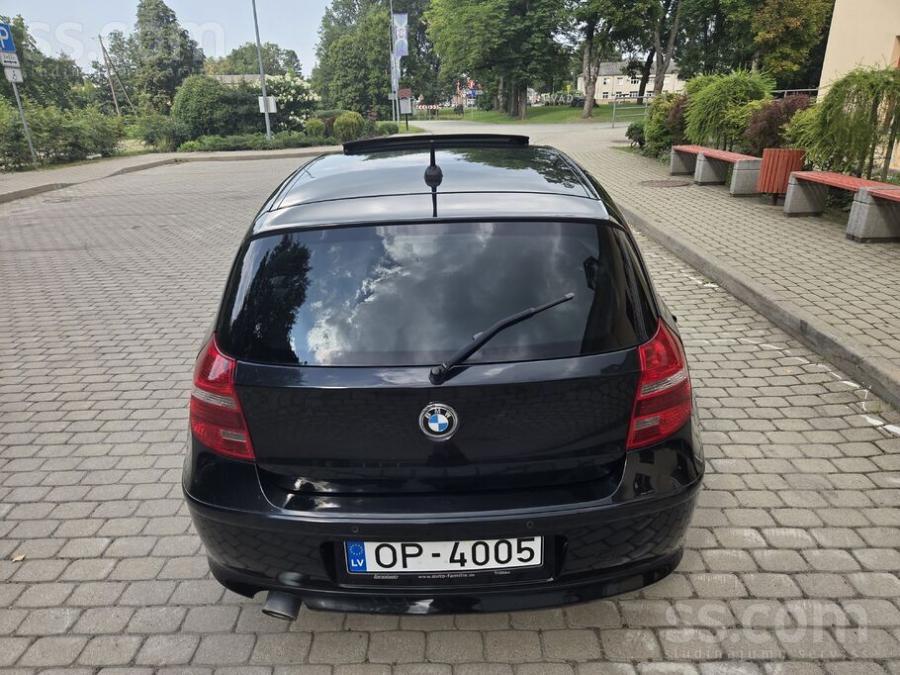 Black BMW 120 2009 in Bauska, with an engine capacity of 2.00 L and mileage of 289 thousand km for 4790 €, photo 9 on AUTOMOTO.COM.LV