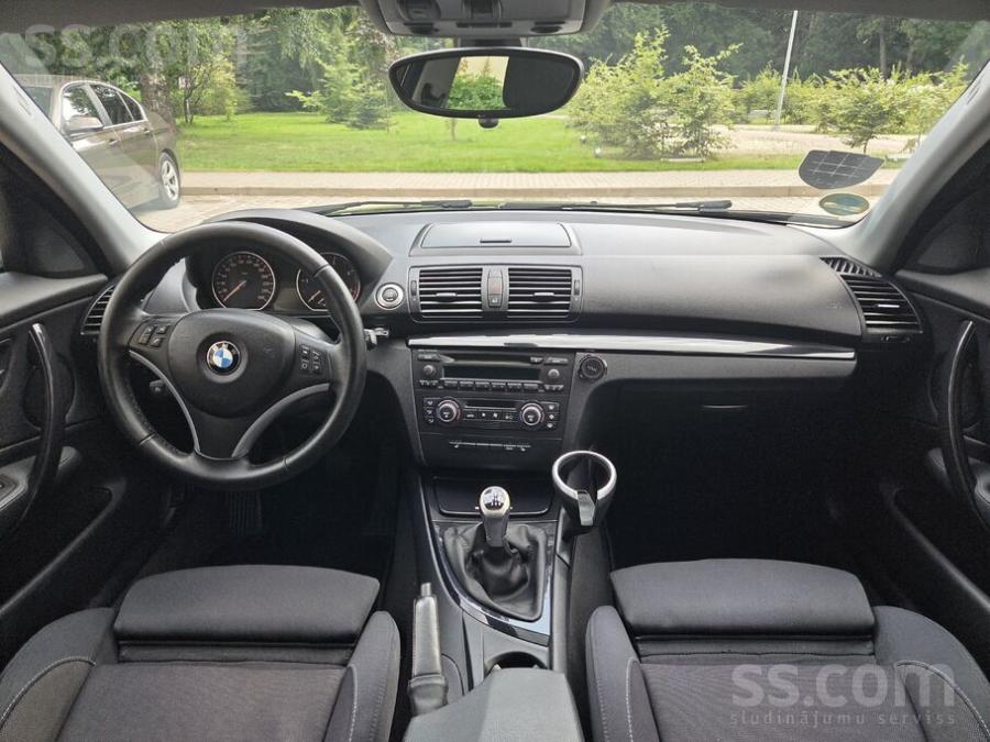 Black BMW 120 2009 in Bauska, with an engine capacity of 2.00 L and mileage of 289 thousand km for 4790 €, photo 10 on AUTOMOTO.COM.LV