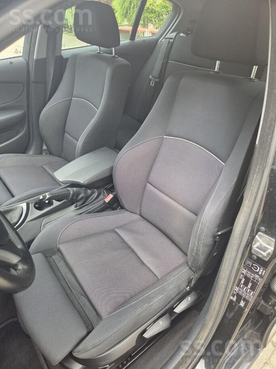 Black BMW 120 2009 in Bauska, with an engine capacity of 2.00 L and mileage of 289 thousand km for 4790 €, photo 11 on AUTOMOTO.COM.LV
