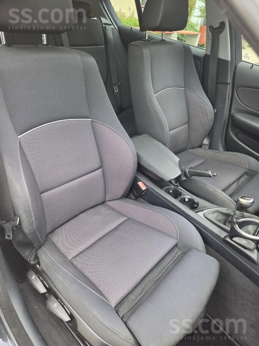 Black BMW 120 2009 in Bauska, with an engine capacity of 2.00 L and mileage of 289 thousand km for 4790 €, photo 12 on AUTOMOTO.COM.LV