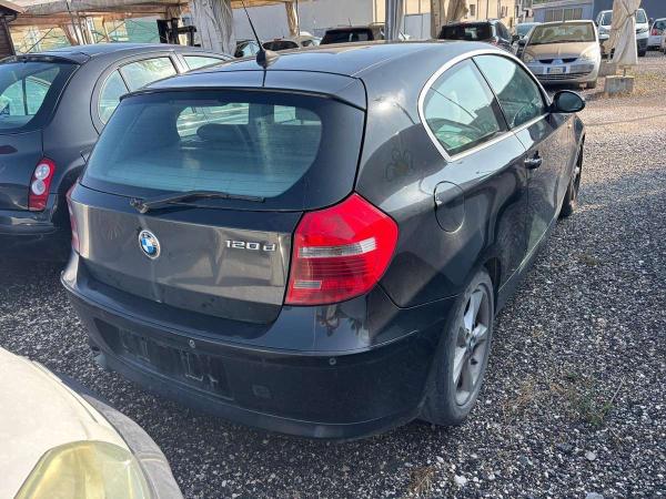Melns BMW 120 2009 Telšiai, ar dzinēja tilpumu 2.00 L un nobraukumu 261 tūkst. km par 1800 €, foto 4 vietnē AUTOMOTO.COM.LV
