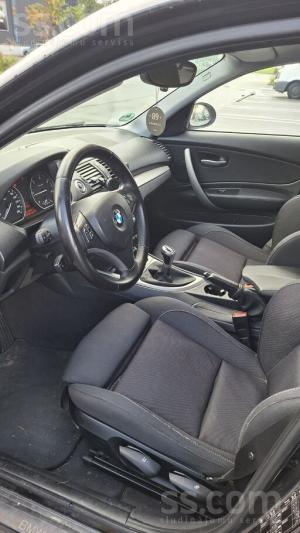 Black BMW 120 2009 in Riga, with an engine capacity of 2.00 L and mileage of 293 thousand km for 3500 €, photo 3 on AUTOMOTO.COM.LV