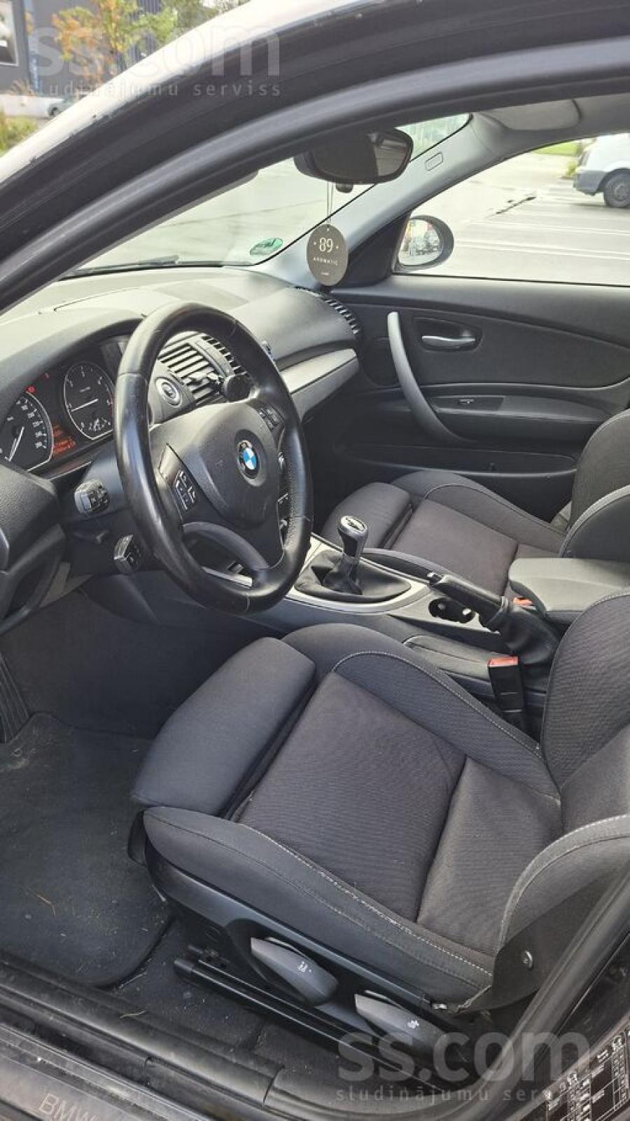Black BMW 120 2009 in Riga, with an engine capacity of 2.00 L and mileage of 293 thousand km for 3500 €, photo 3 on AUTOMOTO.COM.LV