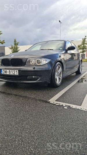 Black BMW 120 2009 in Riga, with an engine capacity of 2.00 L and mileage of 293 thousand km for 3500 €, photo 6 on AUTOMOTO.COM.LV