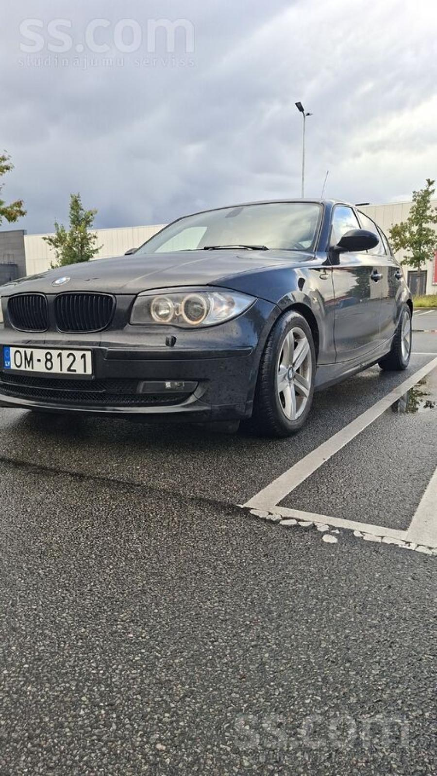 Black BMW 120 2009 in Riga, with an engine capacity of 2.00 L and mileage of 293 thousand km for 3500 €, photo 6 on AUTOMOTO.COM.LV