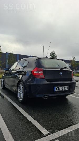 Black BMW 120 2009 in Riga, with an engine capacity of 2.00 L and mileage of 293 thousand km for 3500 €, photo 7 on AUTOMOTO.COM.LV