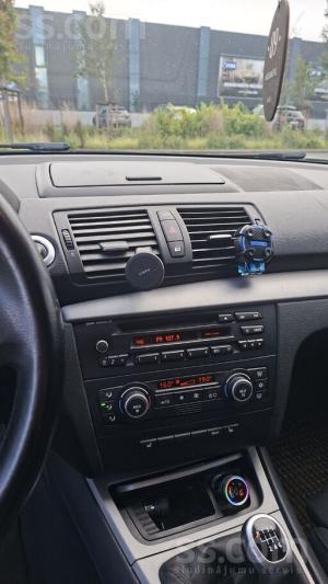 Black BMW 120 2009 in Riga, with an engine capacity of 2.00 L and mileage of 293 thousand km for 3500 €, photo 8 on AUTOMOTO.COM.LV