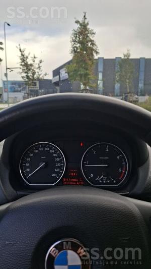 Black BMW 120 2009 in Riga, with an engine capacity of 2.00 L and mileage of 293 thousand km for 3500 €, photo 9 on AUTOMOTO.COM.LV