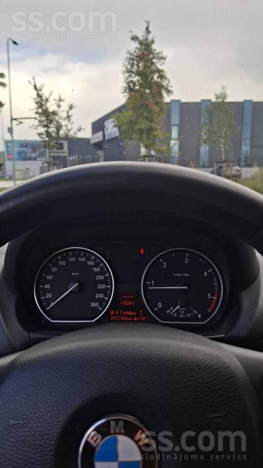 Black BMW 120 2009 in Riga, with an engine capacity of 2.00 L and mileage of 293 thousand km for 3500 €, photo 9 on AUTOMOTO.COM.LV