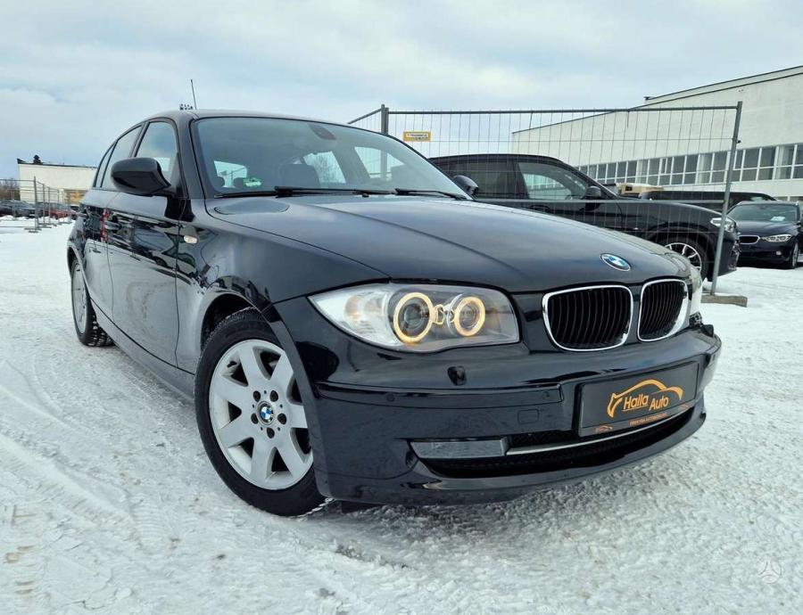 Black BMW 120 2010 in Marijampole, with an engine capacity of 2.00 L and mileage of 298 thousand km for 5800 €, photo 3 on AUTOMOTO.COM.LV