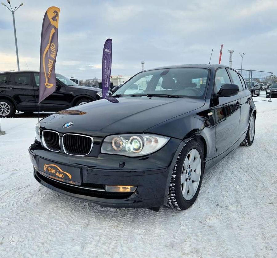 Black BMW 120 2010 in Marijampole, with an engine capacity of 2.00 L and mileage of 298 thousand km for 5800 €, photo 8 on AUTOMOTO.COM.LV