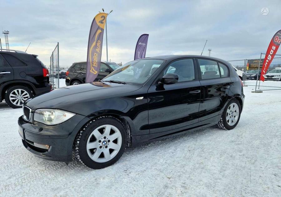 Black BMW 120 2010 in Marijampole, with an engine capacity of 2.00 L and mileage of 298 thousand km for 5800 €, photo 16 on AUTOMOTO.COM.LV