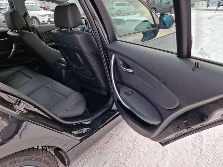 Black BMW 120 2010 in Marijampole, with an engine capacity of 2.00 L and mileage of 298 thousand km for 5800 €, photo 32 on AUTOMOTO.COM.LV