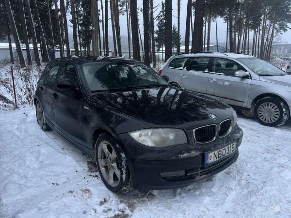 Black BMW 120 2010 in Vilnius, with an engine capacity of 2.00 L and mileage of 345 thousand km for 900 €, photo 1 on AUTOMOTO.COM.LV