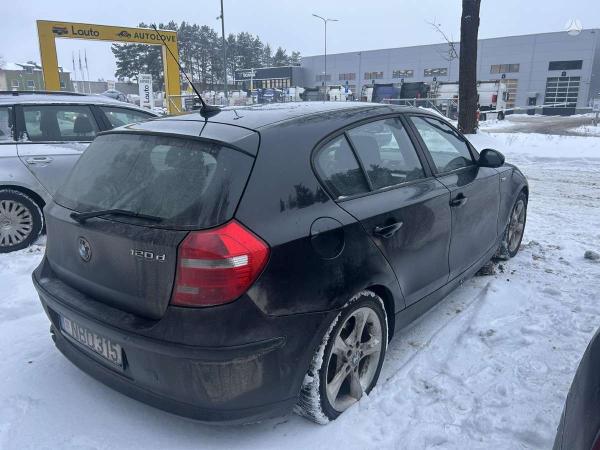 Black BMW 120 2010 in Vilnius, with an engine capacity of 2.00 L and mileage of 345 thousand km for 900 €, photo 4 on AUTOMOTO.COM.LV