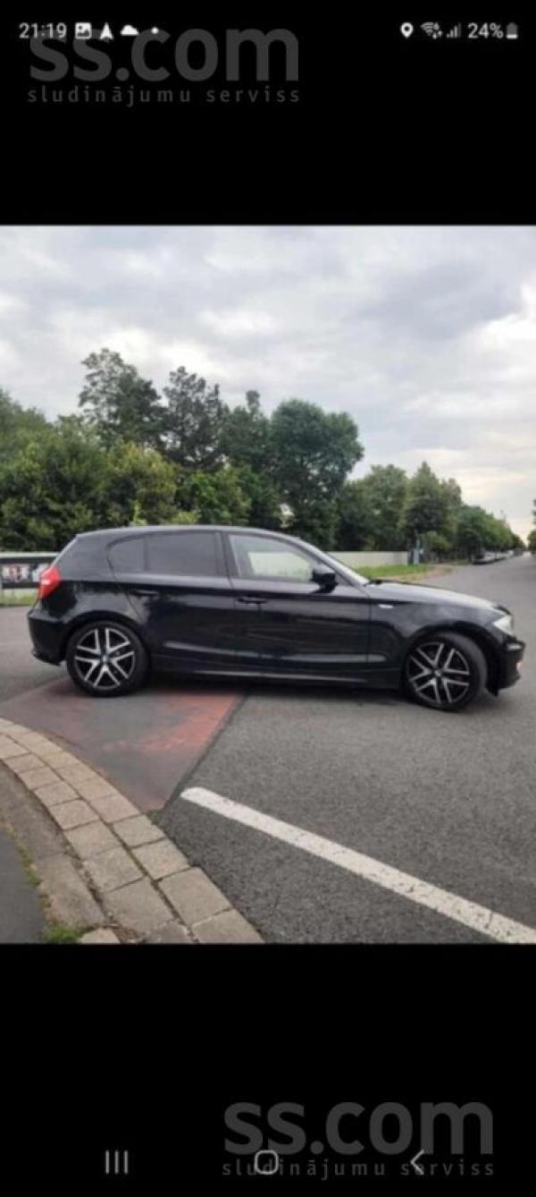 Black BMW 120 2010 in Riga, with an engine capacity of 2.00 L and mileage of 261 thousand km for 4500 €, photo 2 on AUTOMOTO.COM.LV