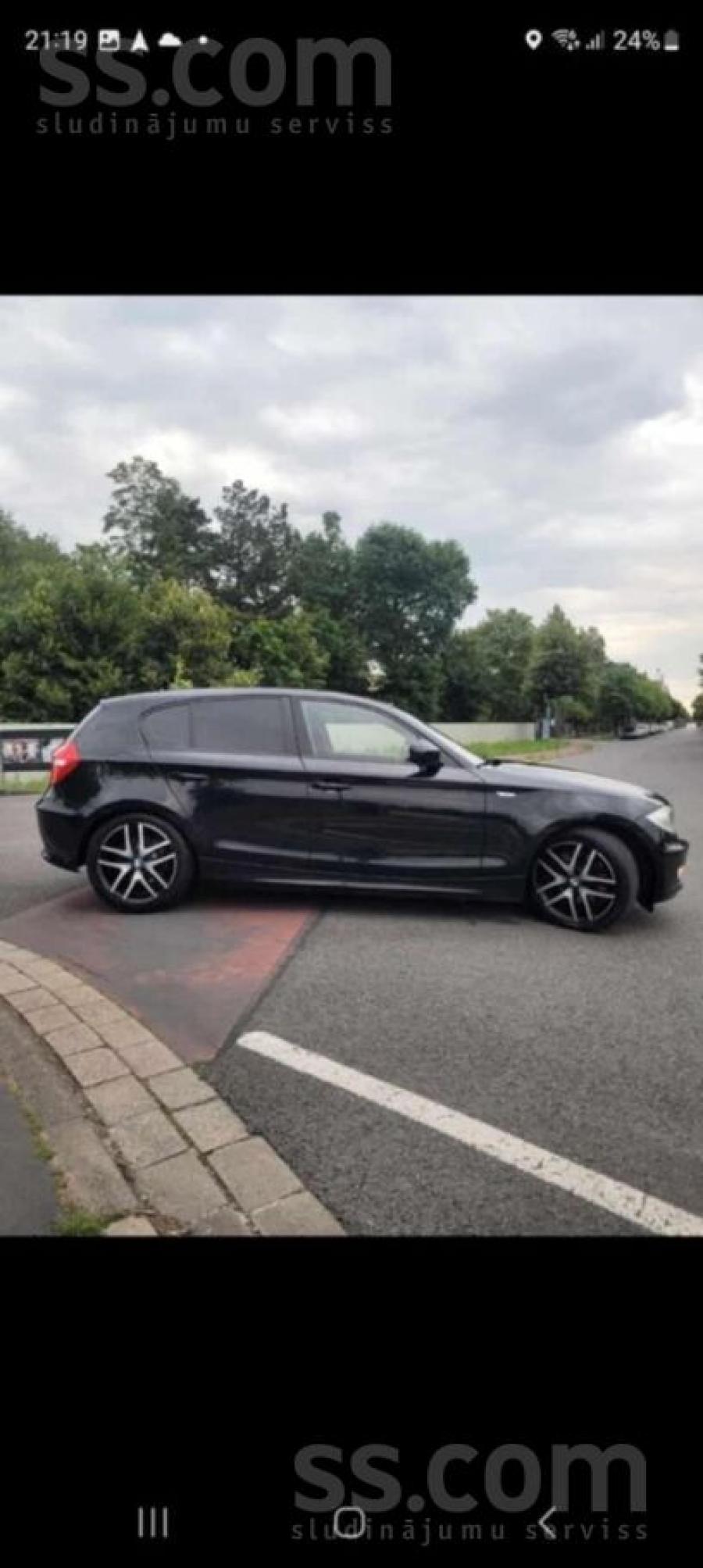 Black BMW 120 2010 in Riga, with an engine capacity of 2.00 L and mileage of 261 thousand km for 4500 €, photo 3 on AUTOMOTO.COM.LV