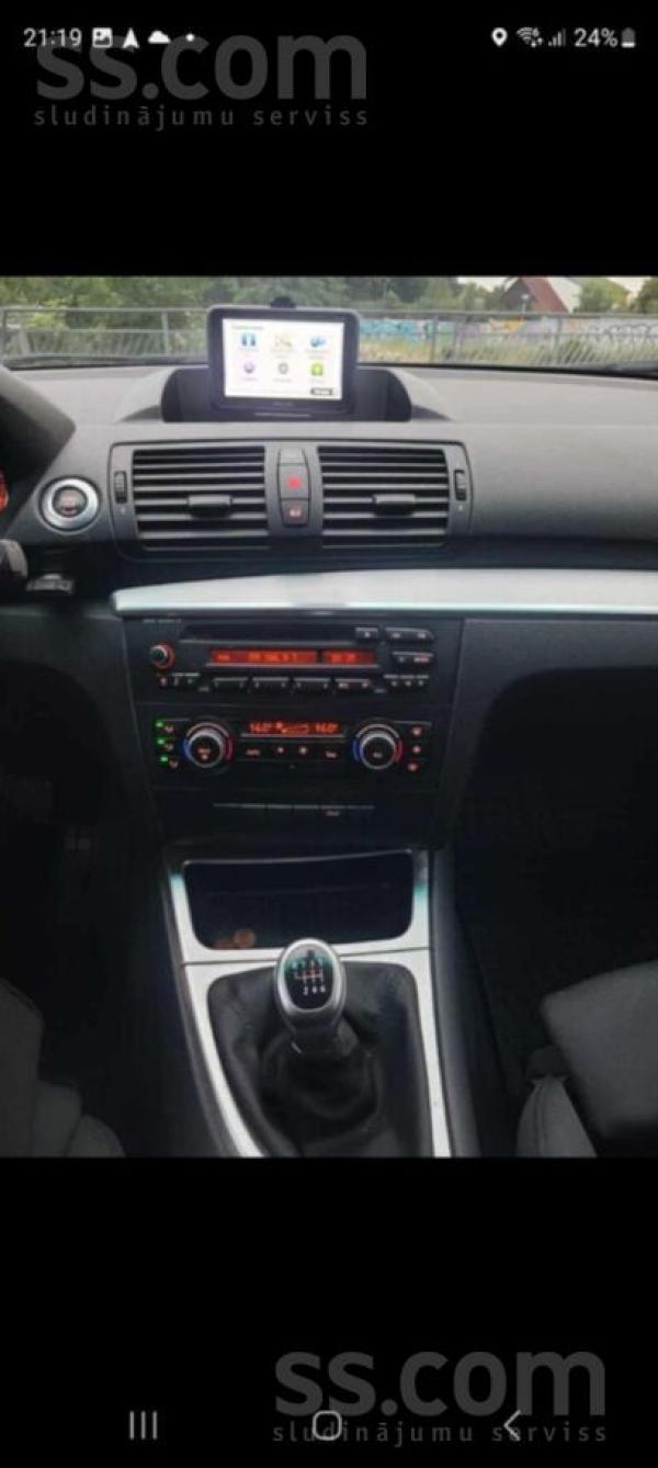 Black BMW 120 2010 in Riga, with an engine capacity of 2.00 L and mileage of 261 thousand km for 4500 €, photo 4 on AUTOMOTO.COM.LV