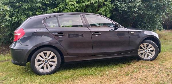 Black BMW 120 2010 in Radviliskis, with an engine capacity of 2.00 L and mileage of 297 thousand km for 3500 €, photo 1 on AUTOMOTO.COM.LV